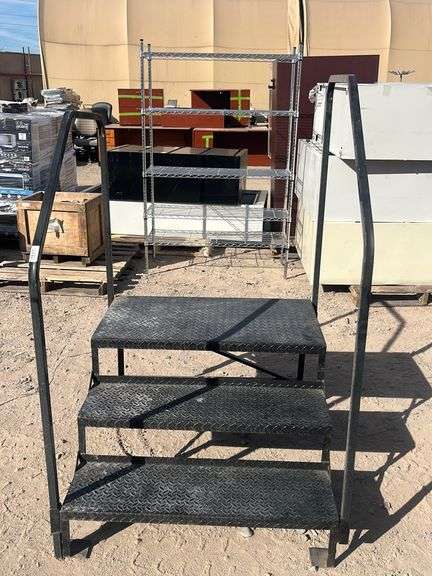 3FTx3FT Metal Platform 3-Tier Step Ladder With Rails - Sierra Auction ...