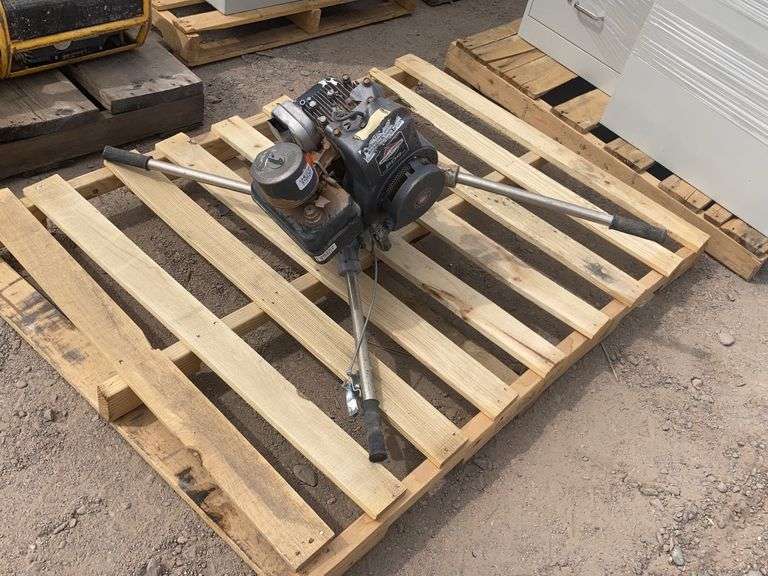 Briggs & Stratton three person auger motor. - Sierra Auction Management Inc