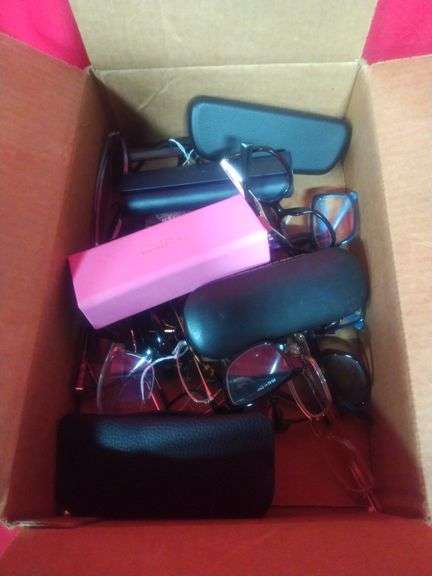 Box Of Assorted Glasses - Sierra Auction Management Inc