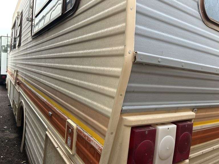 1986 Fleetwood Bounder Recreational Vehicle - Sierra Auction Management Inc