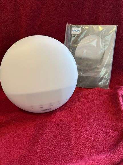Philips HF/3520 Wake Up Light Alarm Clock - Sierra Auction Management Inc
