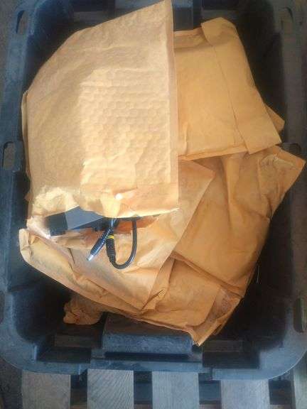 (P) Of Assorted Lind Electronic Auto Mobile Adapter Model DE2045-3274 ...