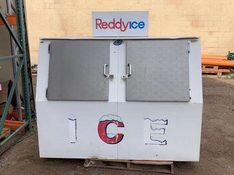 Leer commercial ice freezer. - Sierra Auction Management Inc