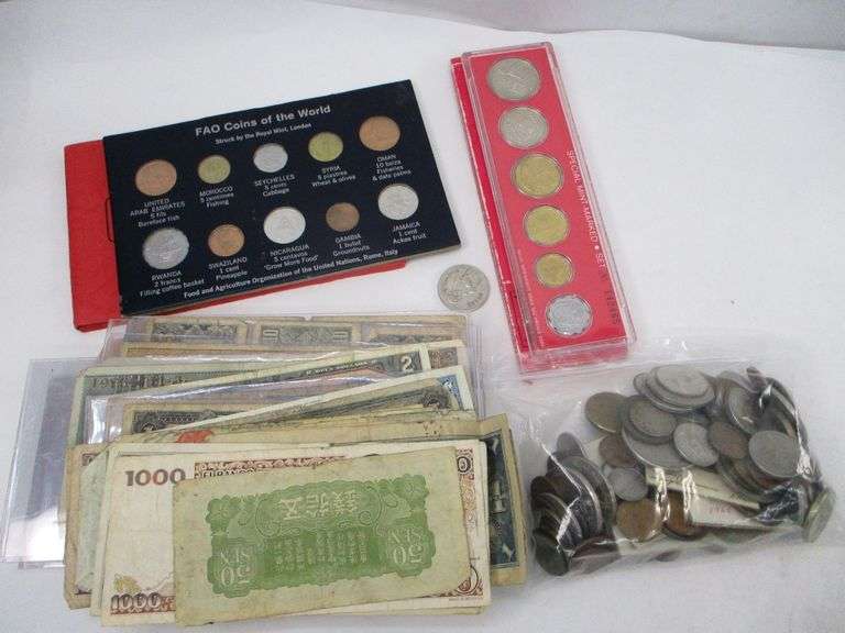 Grouping of foreign coin and currency - Sierra Auction Management Inc