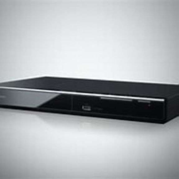Panasonic DVD-S700 Progressive Scan 1080p Upconversion DVD Player, 1-1/ ...