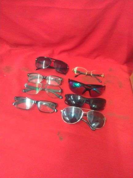 Box Of Assorted Glasses - Sierra Auction Management Inc