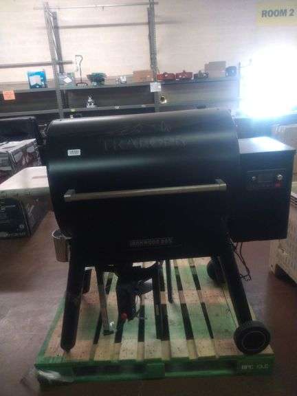 Traeger Ironwood 885 Grill - Sierra Auction Management Inc