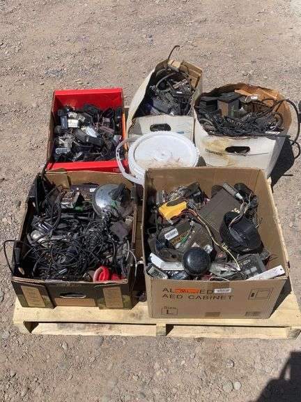 Assorted emergency vehicle radio equipment and lights. - Sierra Auction ...
