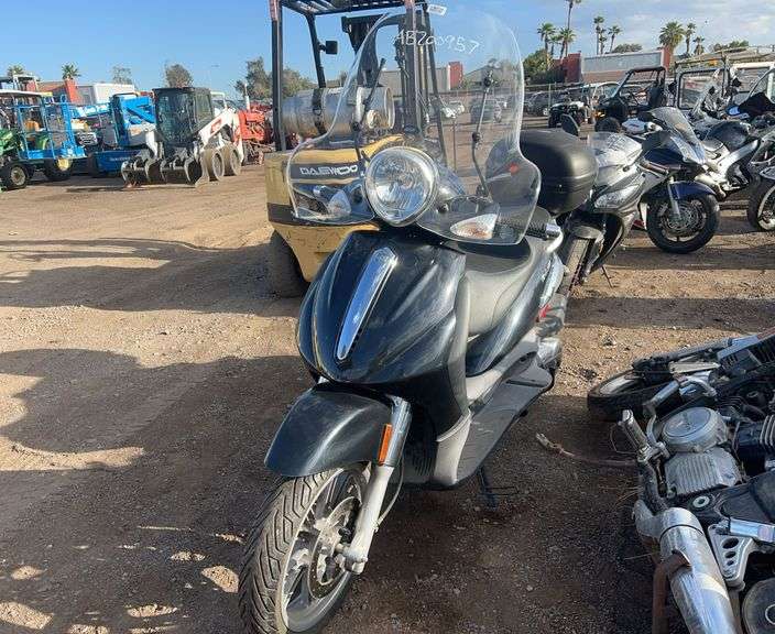 2006 Piaggio BV500 - Sierra Auction Management Inc