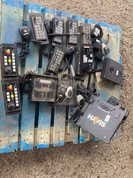 Assorted emergency vehicle radio equipment. - Sierra Auction Management Inc