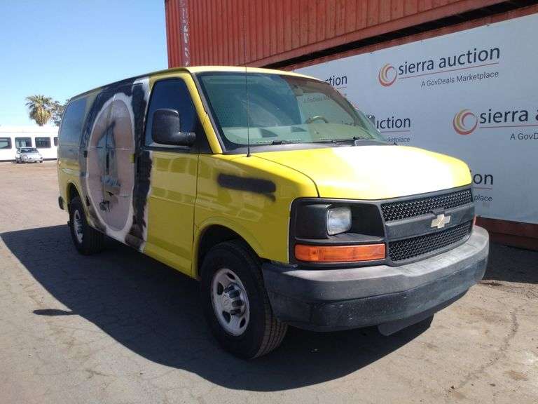 2010 Chevrolet Express 2500 Cargo Van - Sierra Auction Management Inc
