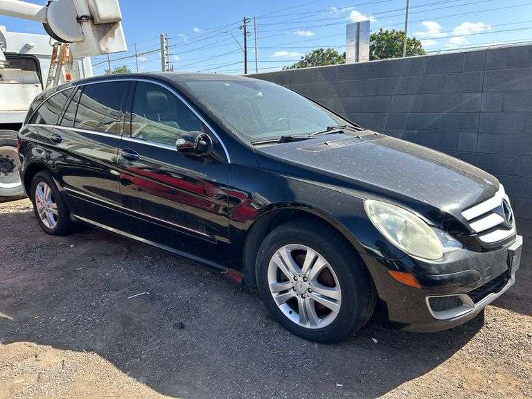 2006 Mercedes-Benz R500 - Sierra Auction Management Inc