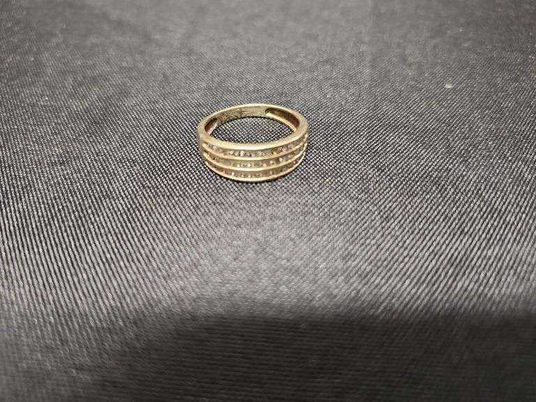 1 (Qty) 10k Stamped Gold Ring With Clear Stones Size 7 (Unauthenticated ...