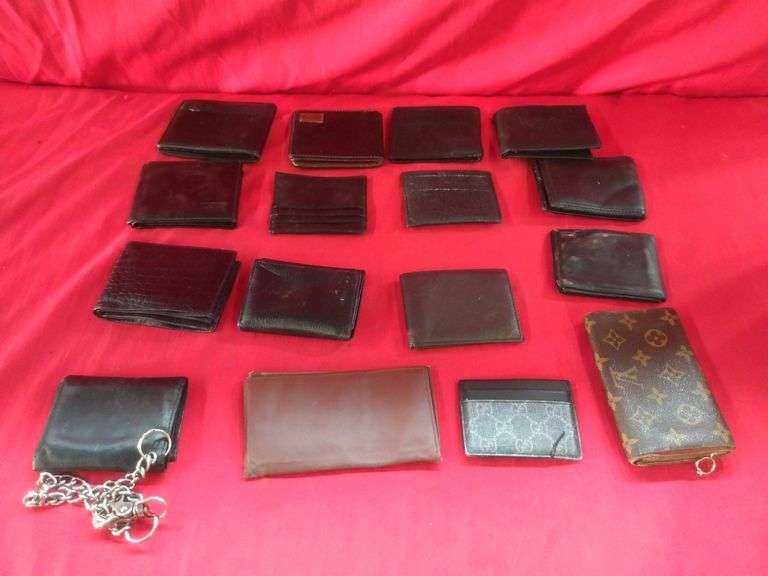 Box of Assorted Wallets - Sierra Auction Management Inc