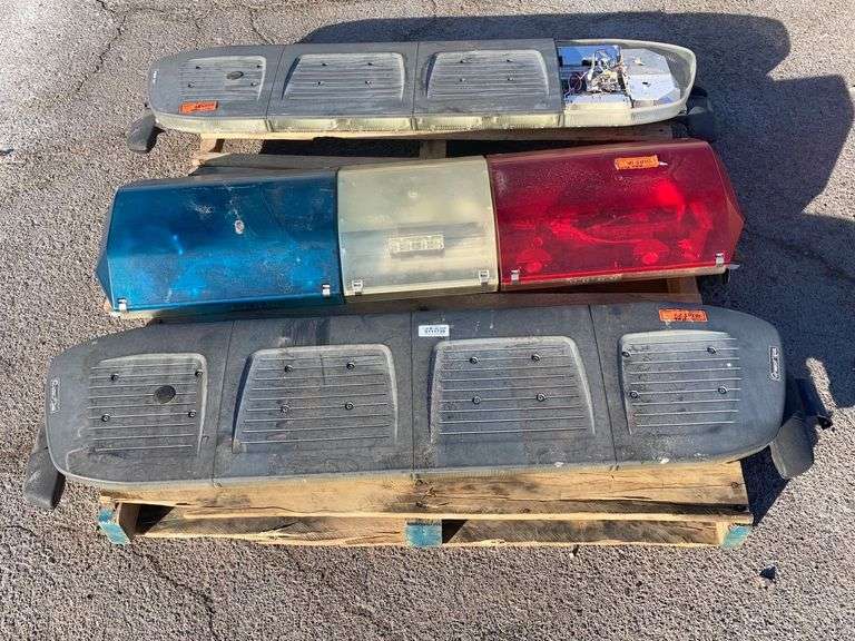 (3) Emergency vehicle roof lights. - Sierra Auction Management Inc