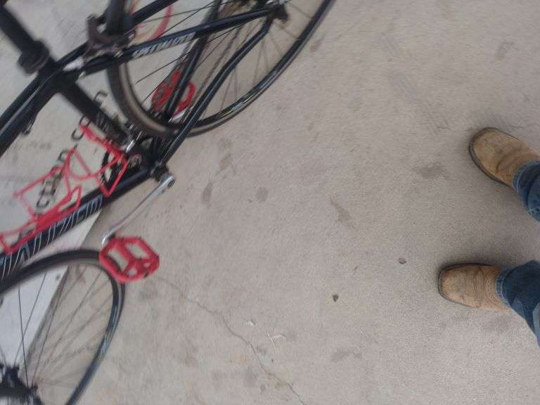 Specialized allez Bike - Sierra Auction Management Inc