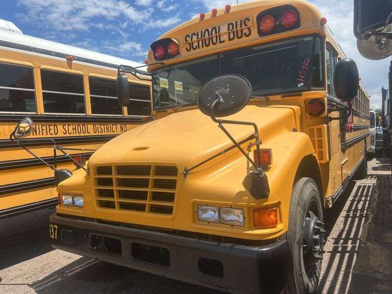 2005 Blue Bird BB Conventional 3109-3400 School Bus - Sierra Auction Management Inc