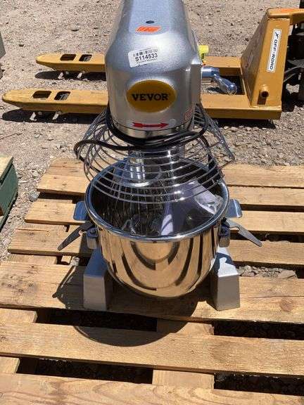 Vevor 15 quart mixer with bowl and attachments. - Sierra Auction ...