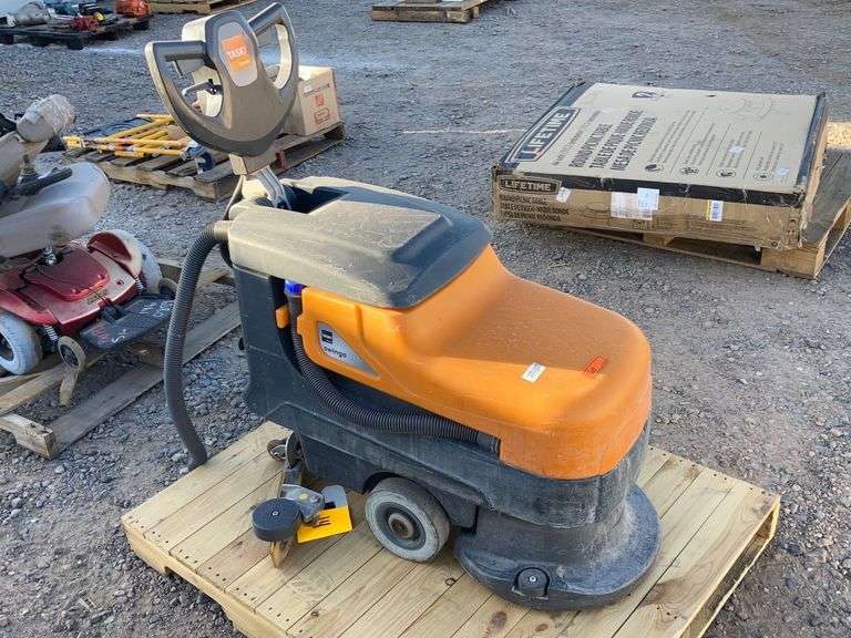 Taski Swingo 455 floor cleaner. - Sierra Auction Management Inc