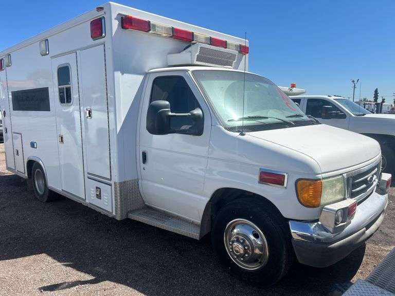 2007 Ford E450 Ambulance - Sierra Auction Management Inc