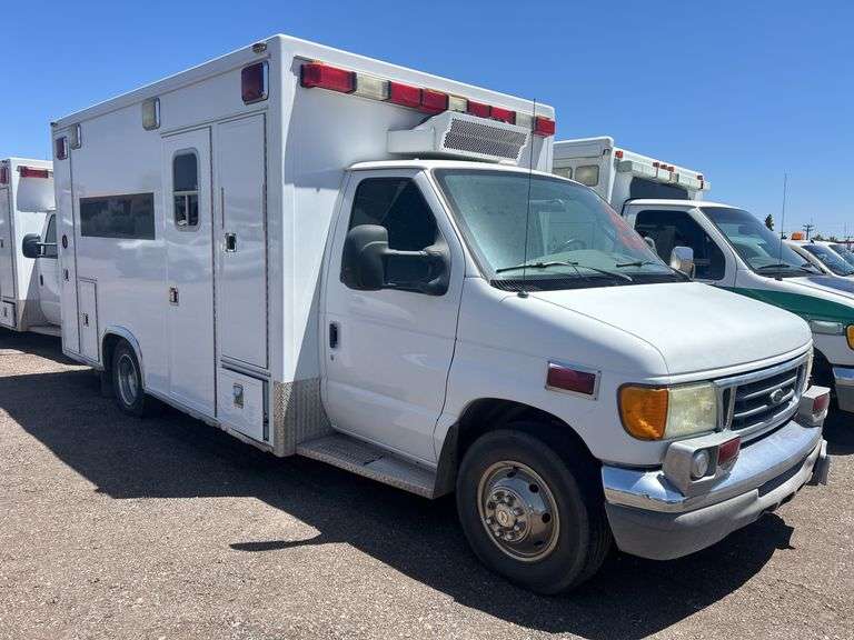2006 Ford E450 Ambulance - Sierra Auction Management Inc