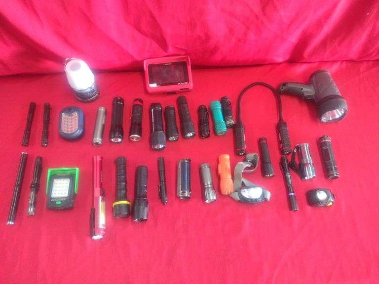 Box with Assorted of Flashlights - Sierra Auction Management Inc