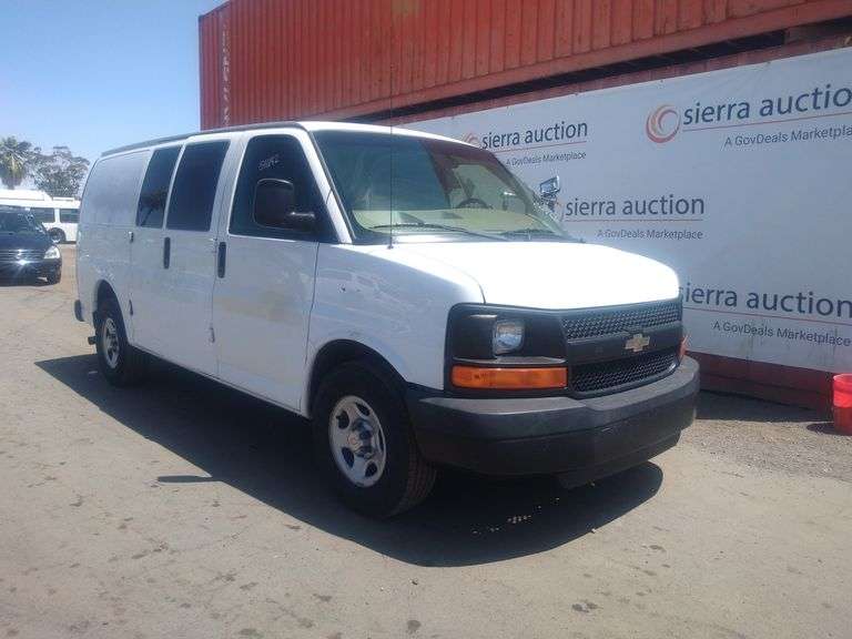 2006 Chevrolet Express 1500 Base / LT Cargo Van - Sierra Auction ...