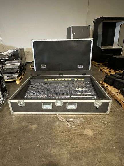 YAMAHA M2500 Mixing Console With Hardcase - Sierra Auction Management Inc