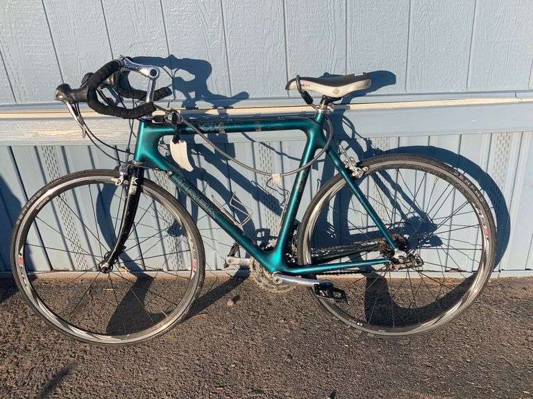 Trek 5500 touring bike. - Sierra Auction Management Inc