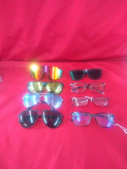 Box Of Assorted Glasses - Sierra Auction Management Inc