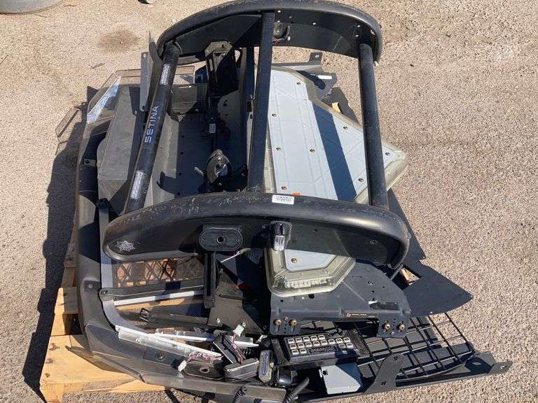 Emergency vehicle lights, push bar, gun mount and seat barricade.drr ...