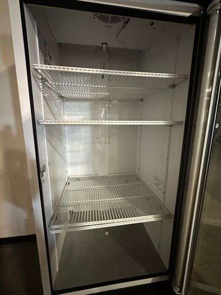 TRUE GDM-26 Swing Door Merchandiser Cooler Refrigerator - Sierra ...