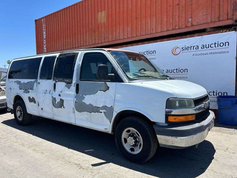 2010 Chevrolet Express 3500 Passenger Van - Sierra Auction Management Inc