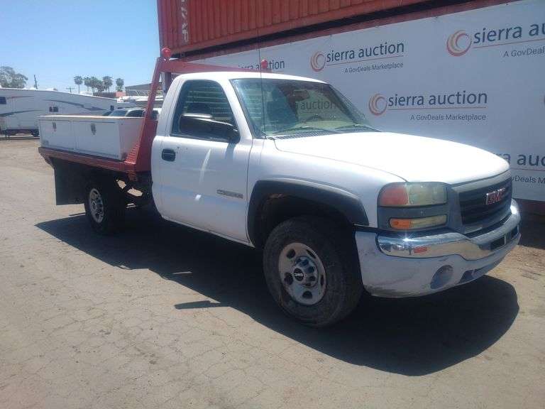 2004 GMC Sierra 2500hd Flatbed Truck - Sierra Auction Management Inc