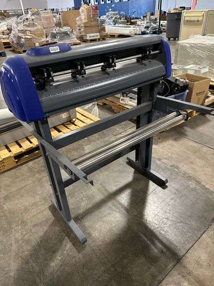 TITAN 3 Vinyl Cutter - Sierra Auction Management Inc