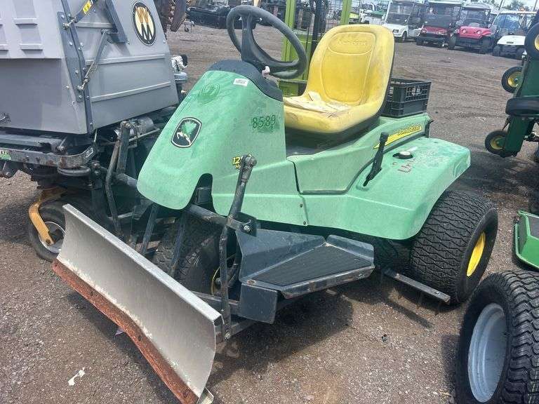 John Deere 1200 Hydro Bunker Rake - Sierra Auction Management Inc