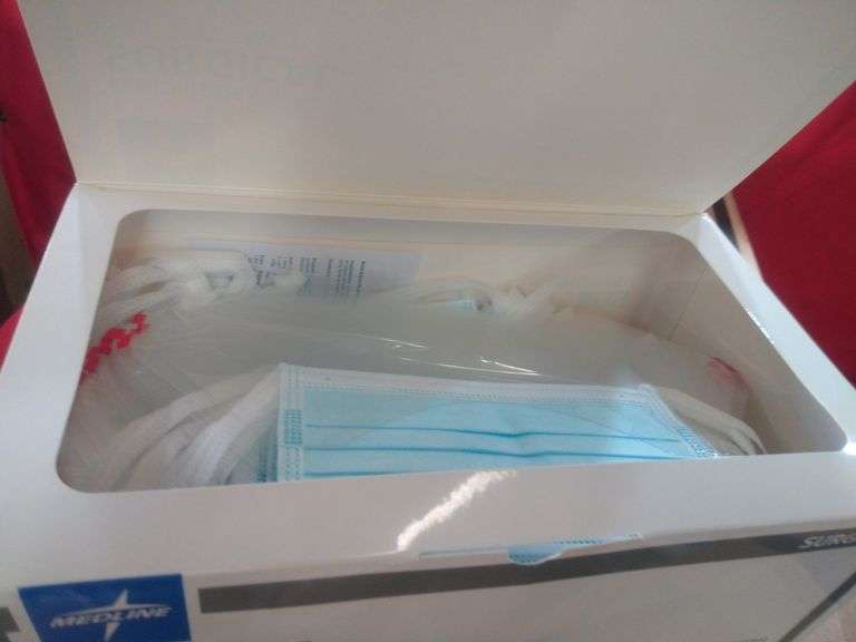 Box of Medline REF NON27910 Fluid Resistant Surgical Face Mask With ...