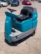 Tennant Ride on floor cleaner. - Sierra Auction Management Inc