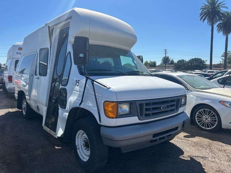 2007 Ford E350 Vans Econoline Shuttle Bus - Sierra Auction Management Inc