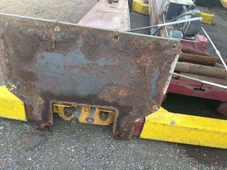 Mohawk LMF‑12 Two-Post Lift - Sierra Auction Management Inc