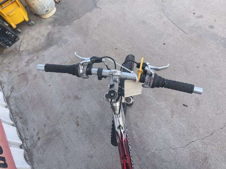 Mongoose XR100 Mountain Bike - Sierra Auction Management Inc