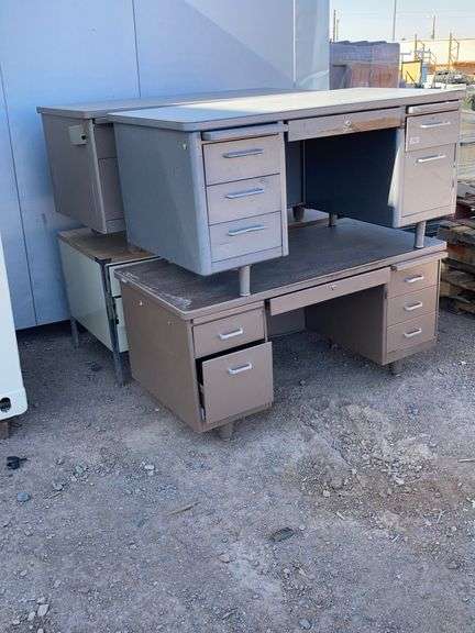 (4) Heavy duty metal desks. - Sierra Auction Management Inc