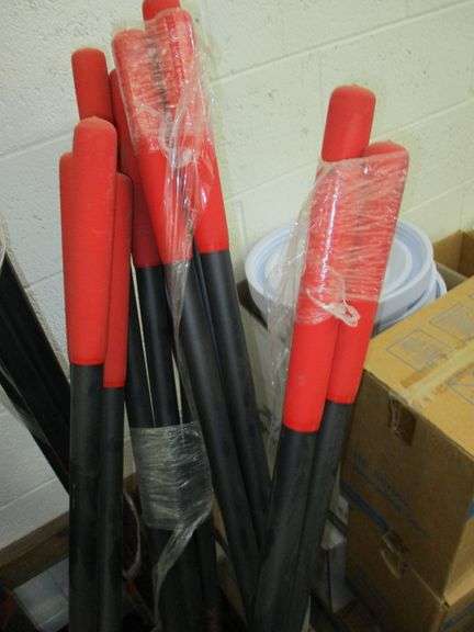 Lot With (21) BRAND NEW RAZOR-BACK #45000 Shovels - Sierra Auction ...