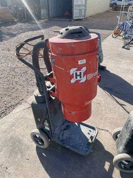 (1 Qty) Husqvarna S26 Vacuum - Sierra Auction Management Inc