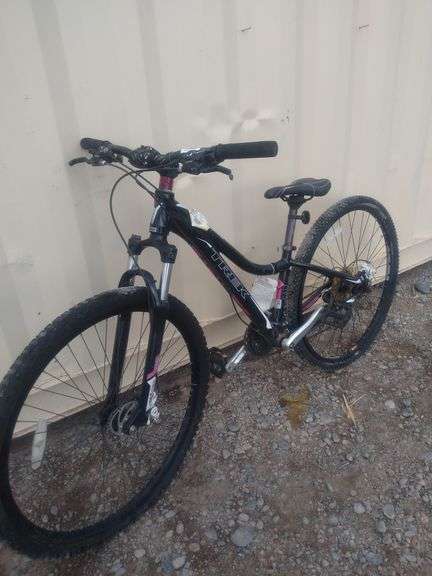 Trek Cali Women's Mountain Bike - Sierra Auction Management Inc