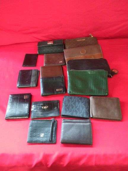 Box of Assorted Wallets - Sierra Auction Management Inc