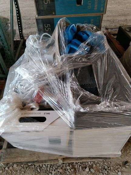 (P) of assorted electronics containing Towers, Dinmap, SKJZ accelerator ...
