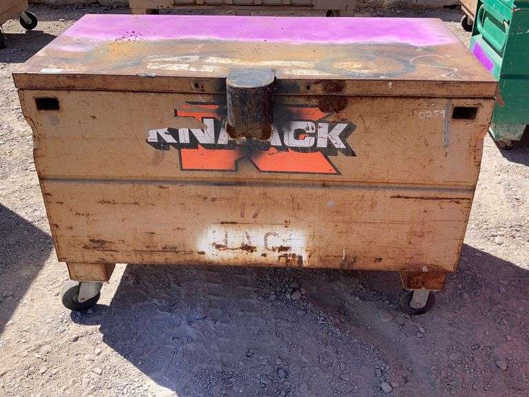 4 foot heavy duty rolling gang box. - Sierra Auction Management Inc