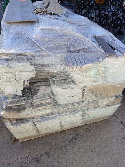 (5 Qty) Pallets of New Ceramic Tile Tan/Grey - Sierra Auction ...