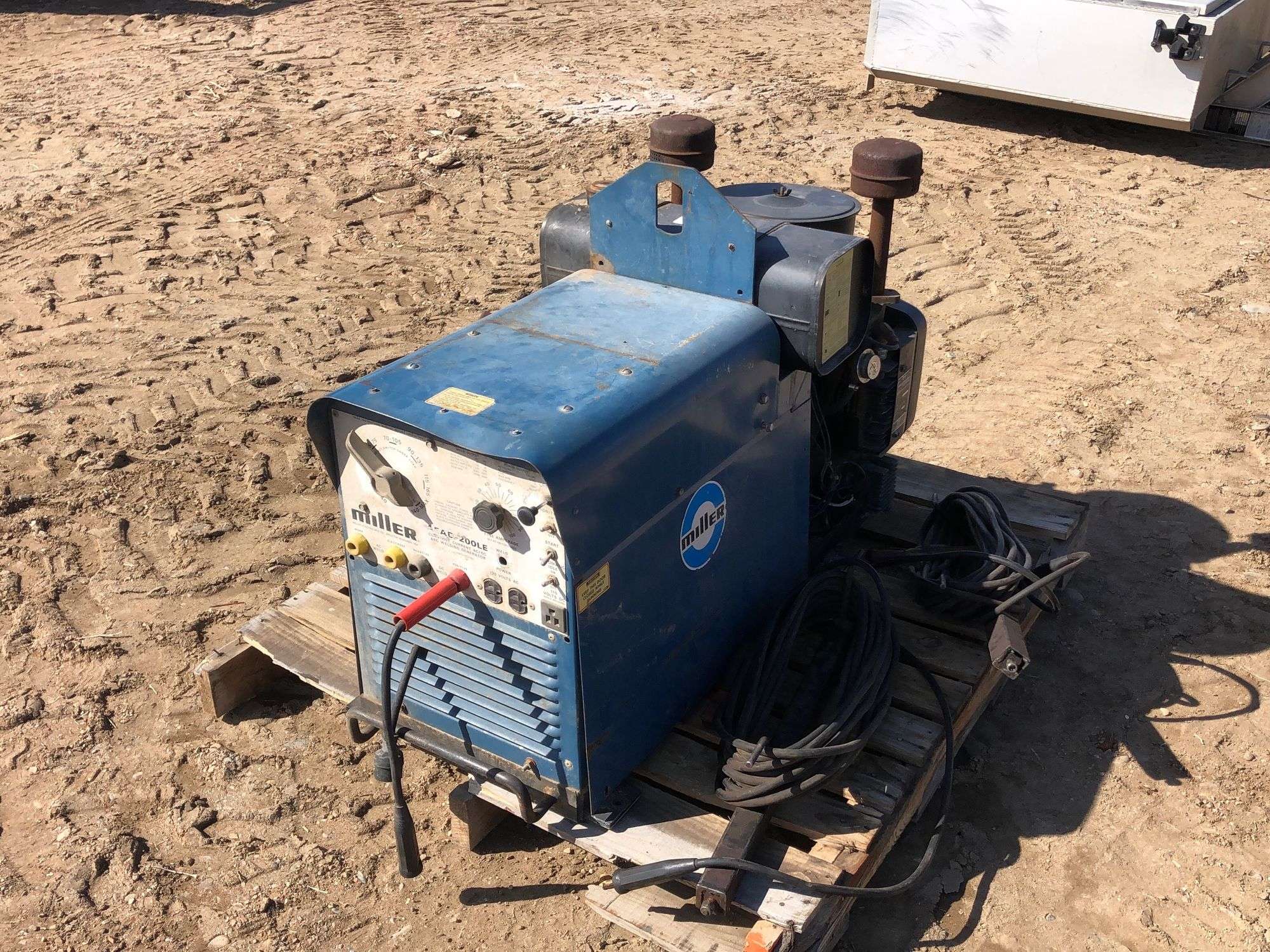 Miller aead 200le store